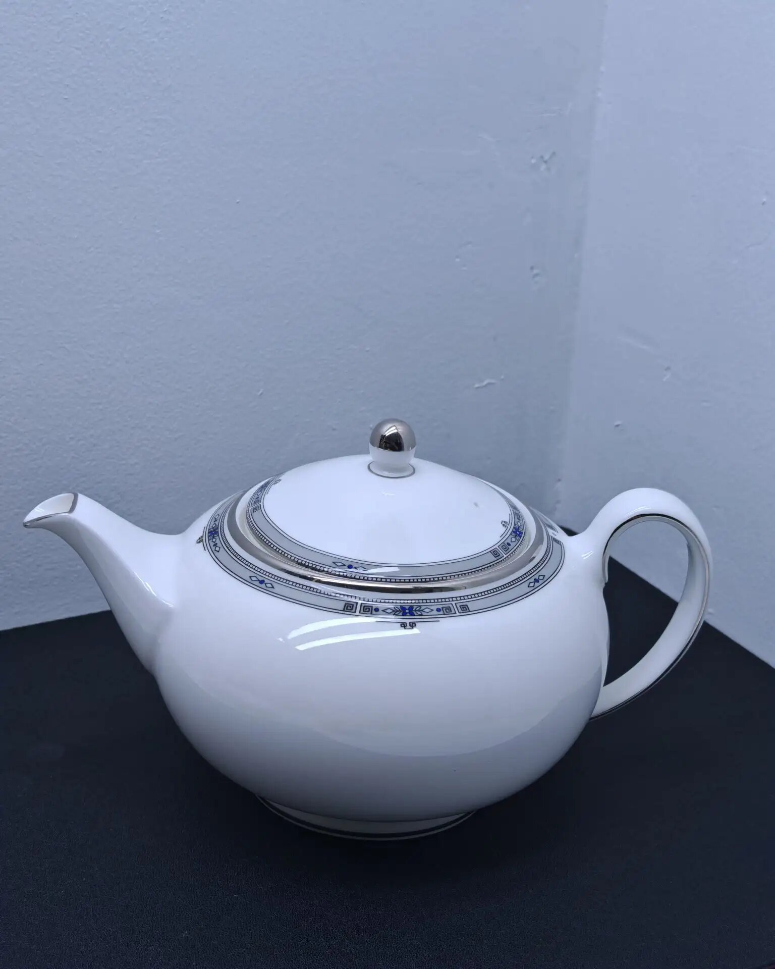 Чайник заварной Wedgwood "Amherst", костяной фарфор, с платиновой акантовкой, ручная роспись