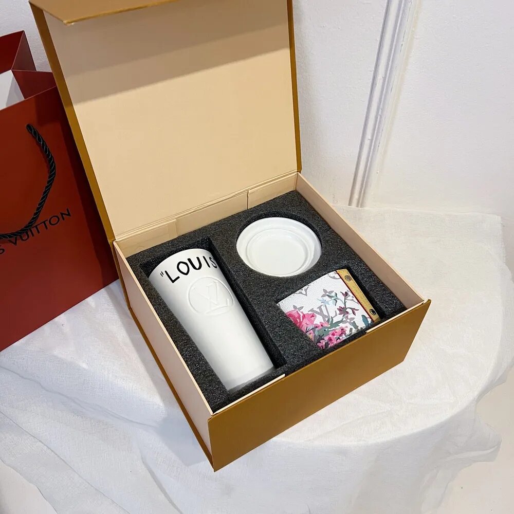 Кружка керамическая LOUIS VUITTON в подарочной коробке с крышкой и кофейный напиток 19,5 см