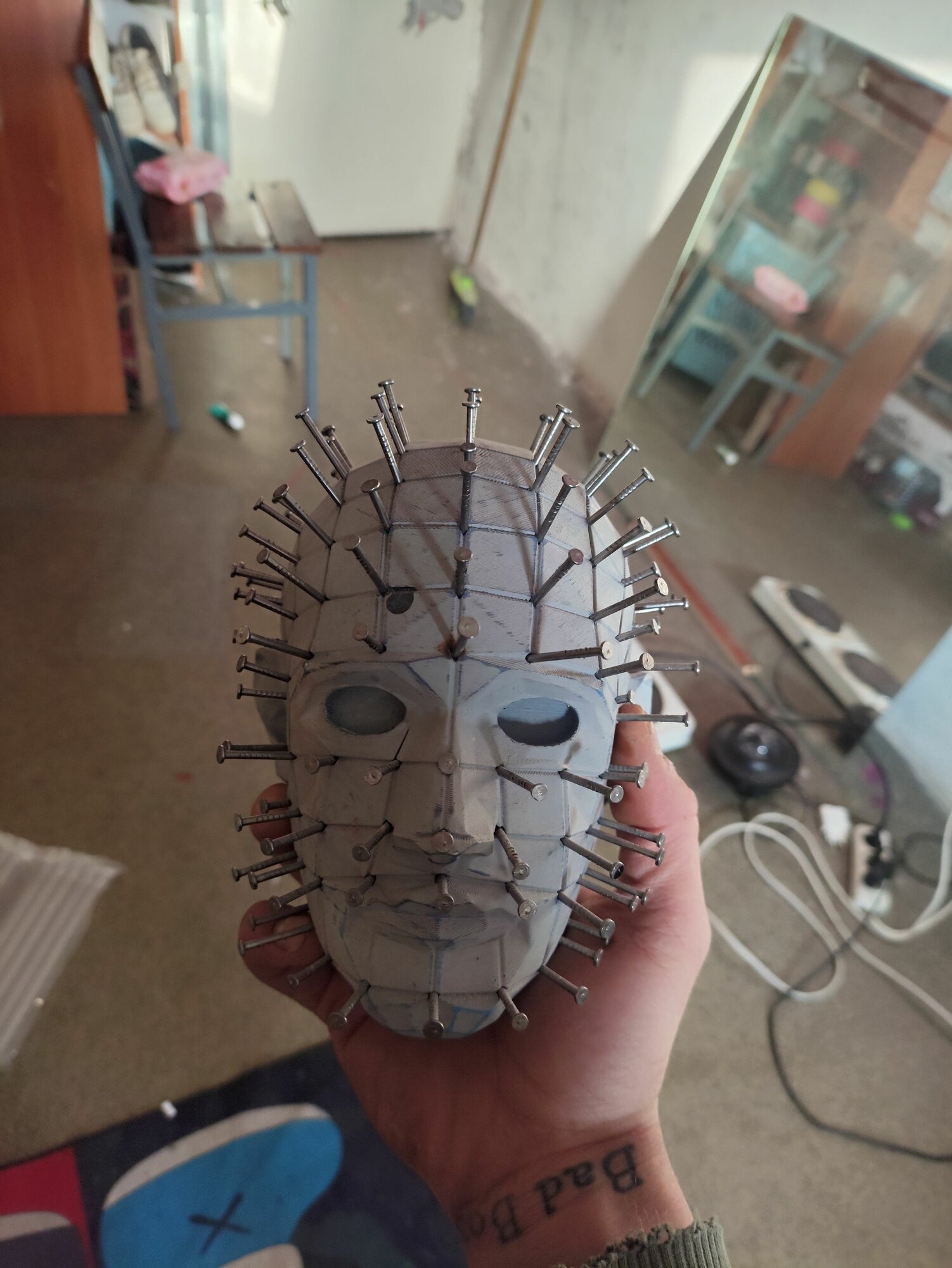 Декоративная голова из х/к "Восставший из ада" в грунтовке под покраску