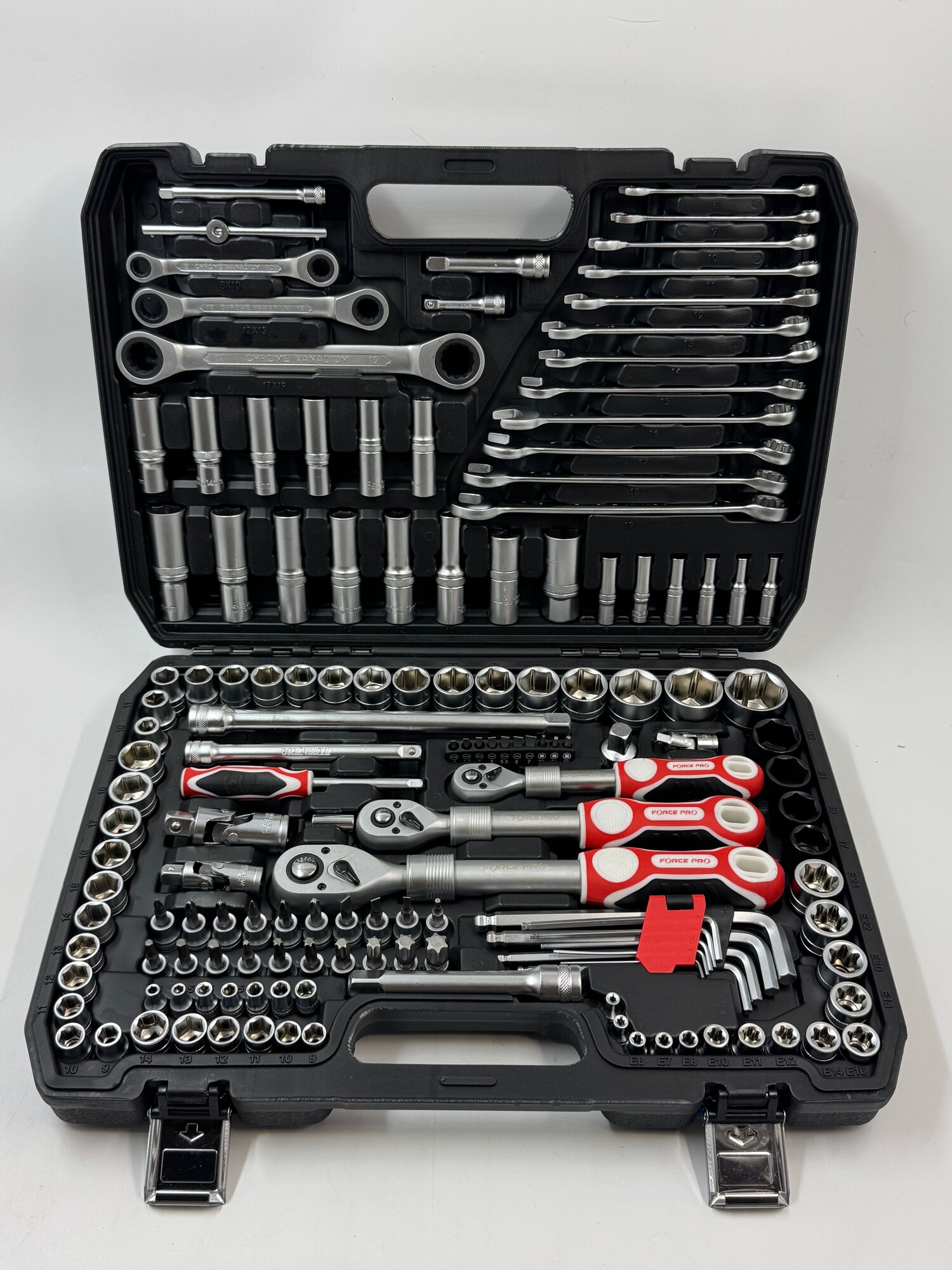 Набор инструментов FORCE PRO, хромованадиевая сталь, 151 предмет