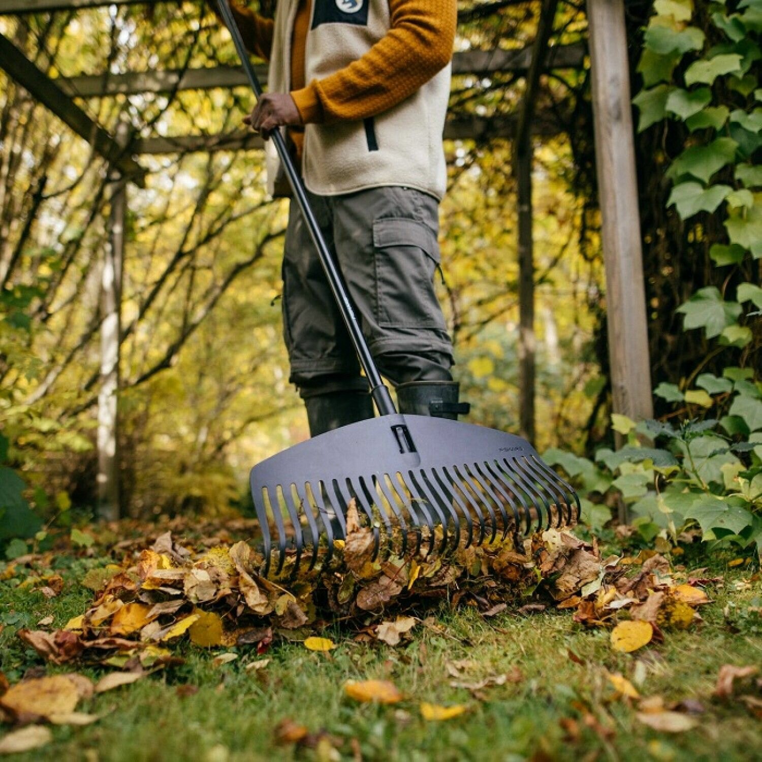 Грабли для листьев в сборе Fiskars Solid L — фото 1