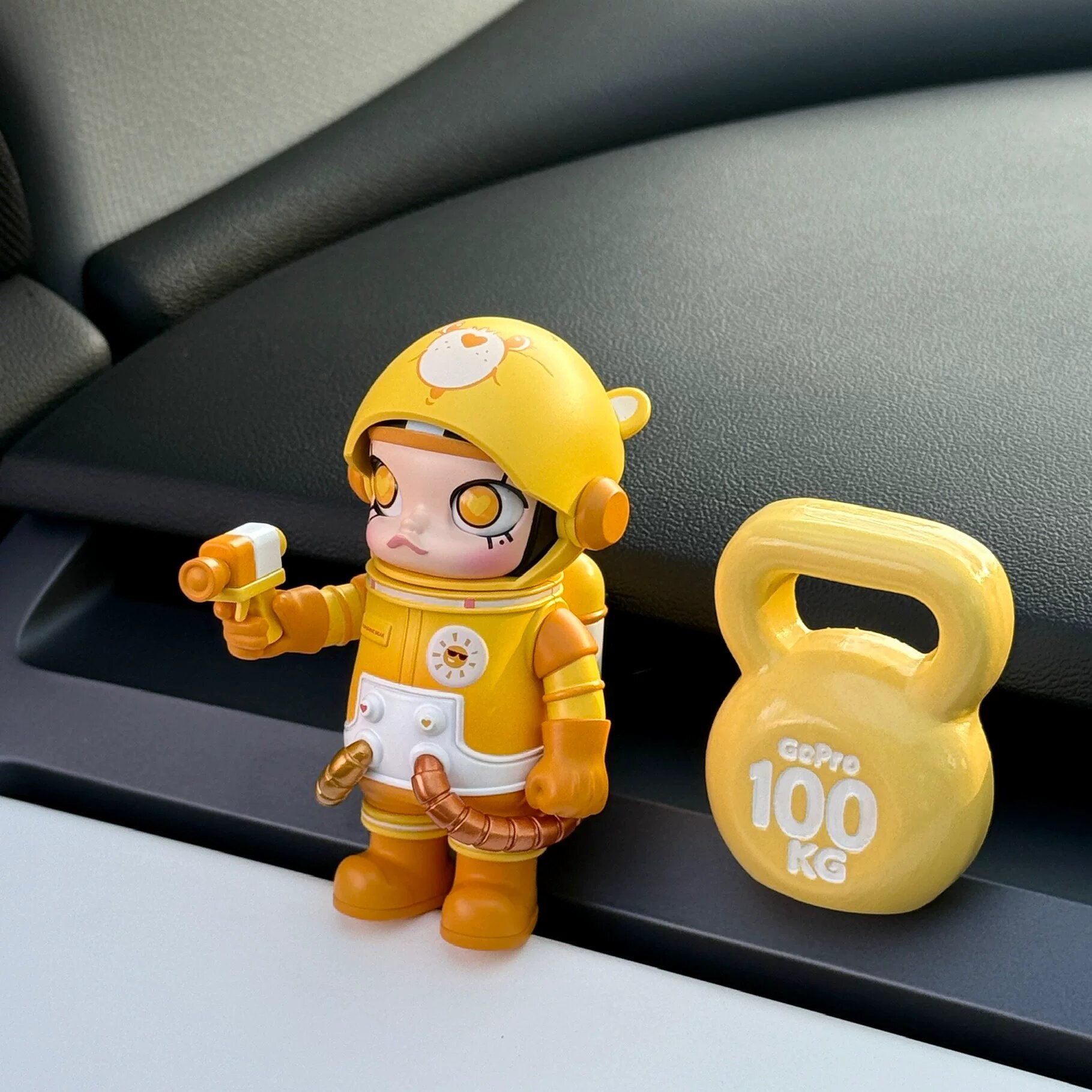 Фигурка Molly Sunshine Bear & Kettlebell для автомобильного вентилятора с ароматом, статуэтка 3D из резины для