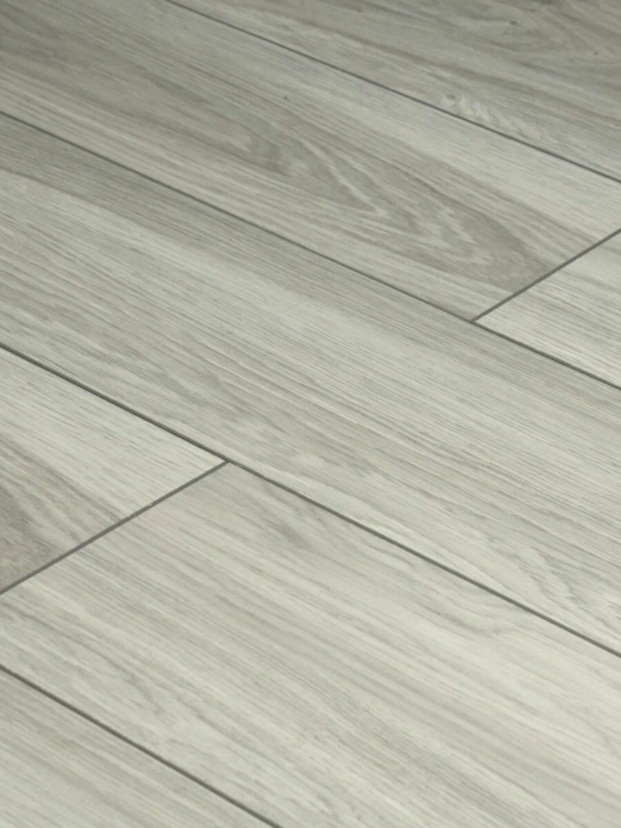 Ламинат Woodstyle Zoom 4V 9528-V4 Дуб Кантонам (192х1285 мм), 2.22 кв. м, 9 шт./уп.