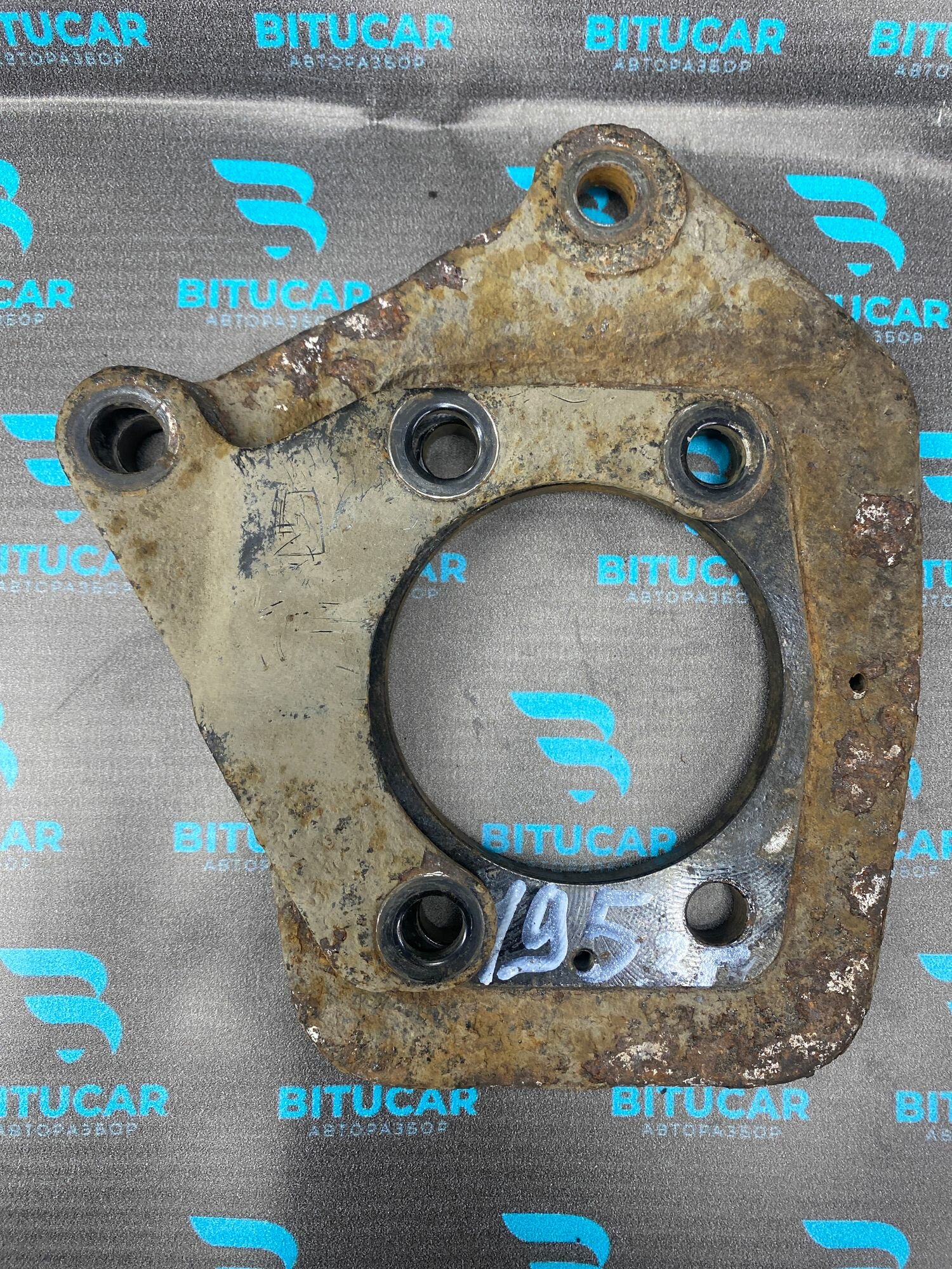 Б/У Кронштейн крепления задней балки (ступицы) правый Kia Venga YN (G4FC) 1.6L AT 2012