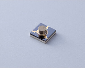 8.6 GHz to 10.6 GHz, 0.6 dB Insertion Loss, 17 dB Isolation, GWB Micro-strip Series Isolator-WH902A2