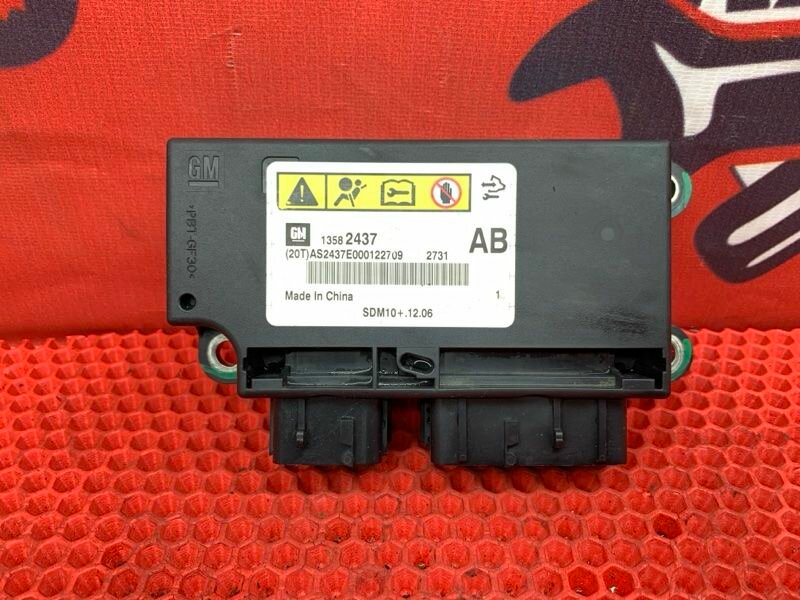 Блок управления SRS (Airbag) Chevrolet Cruze 2011 13582437 J300 Z18XER оригинал (с пробегом)