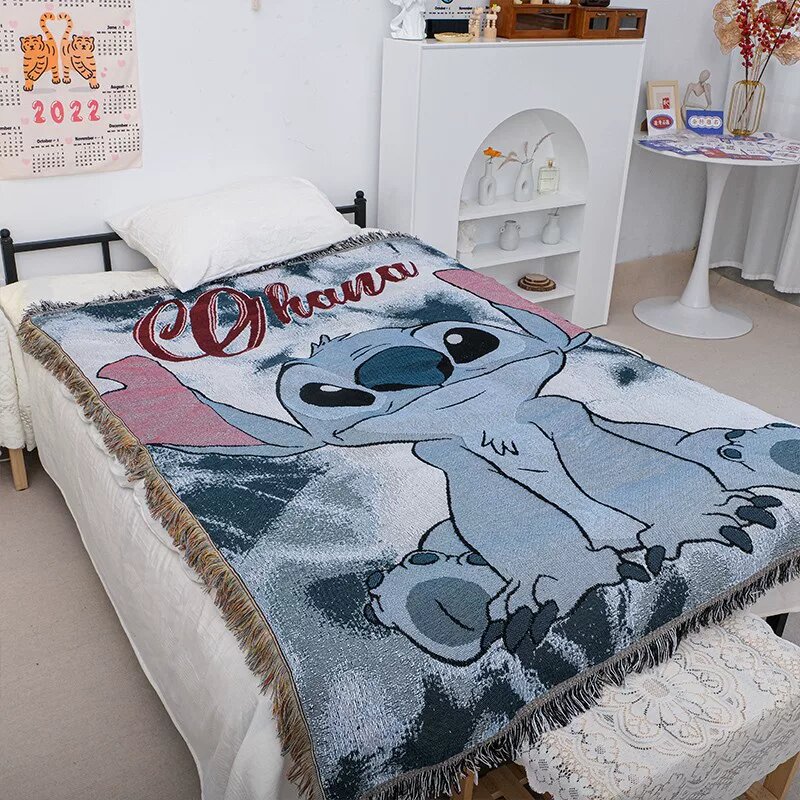Вязаная настенная панель с персонажем Стич, 130x160 см, с кисточками - милый анимационный акцент