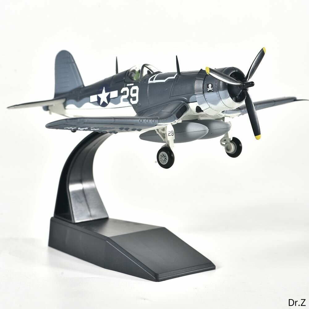 Металлическая модель истребителя F-4U в масштабе 1:72, изготовленная методом литья под давлением, станет идеальным коллекционным экземпляром для любителей военной техники и авиамоделей.