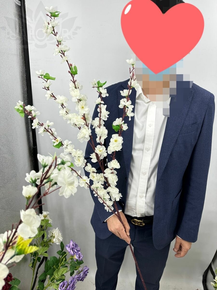 Искусственные цветы для декора фотозон веранд арок свадьбы и интерьера Сакура весенняя белая 120 см