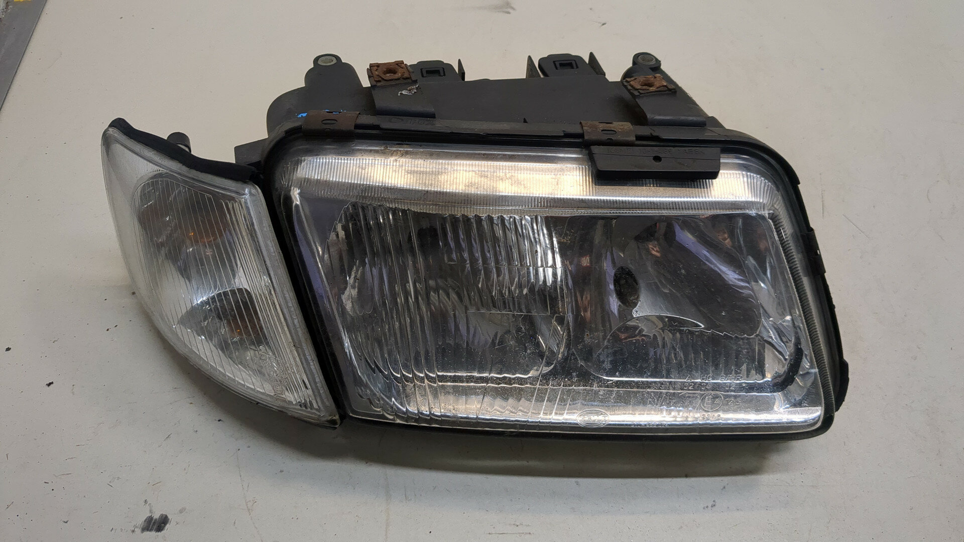 Фара (передняя) правая Audi A3 (8L) Б/У