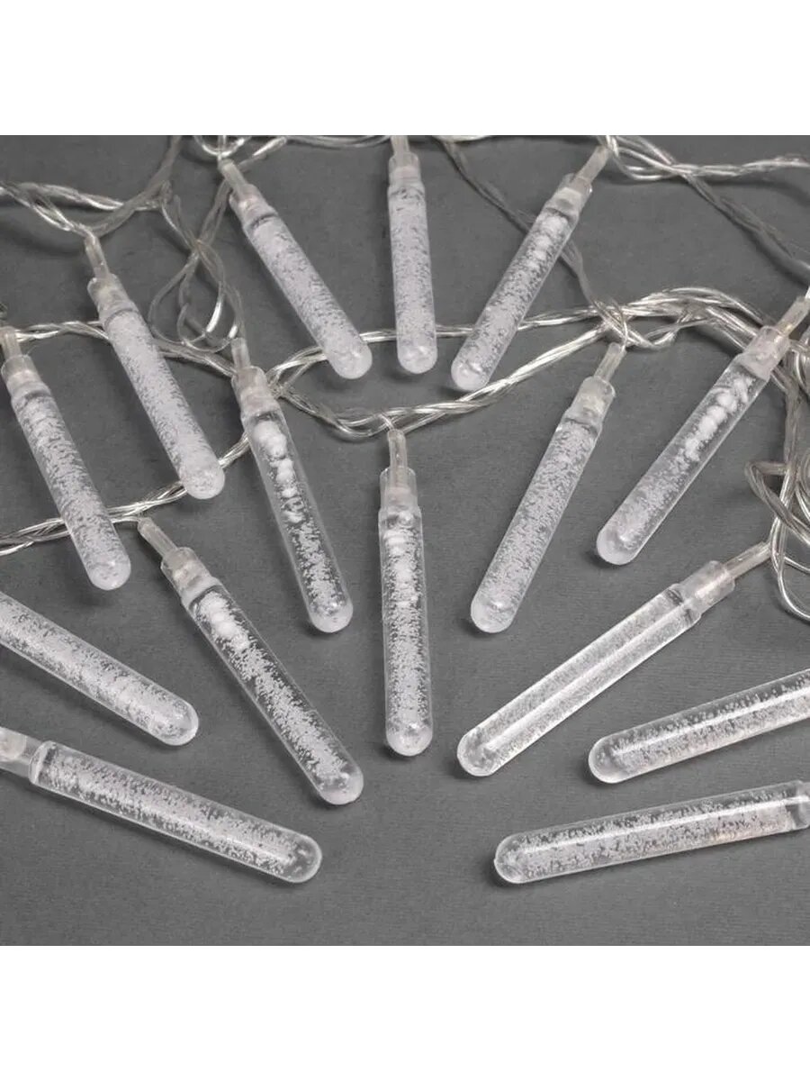 Яркая новогодняя гирлянда с сосульками и пузырьками