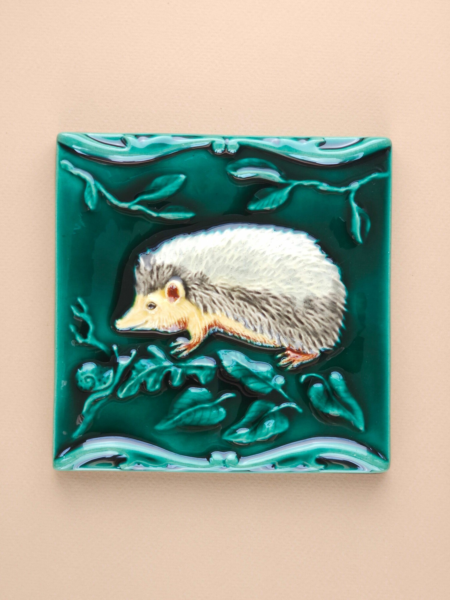 Ёжик. Панно, изразец, настенный декор, плакетка, украшение настенное интерьерное. Ярославская майолика. Керамика ручной работы. Сделано в России.