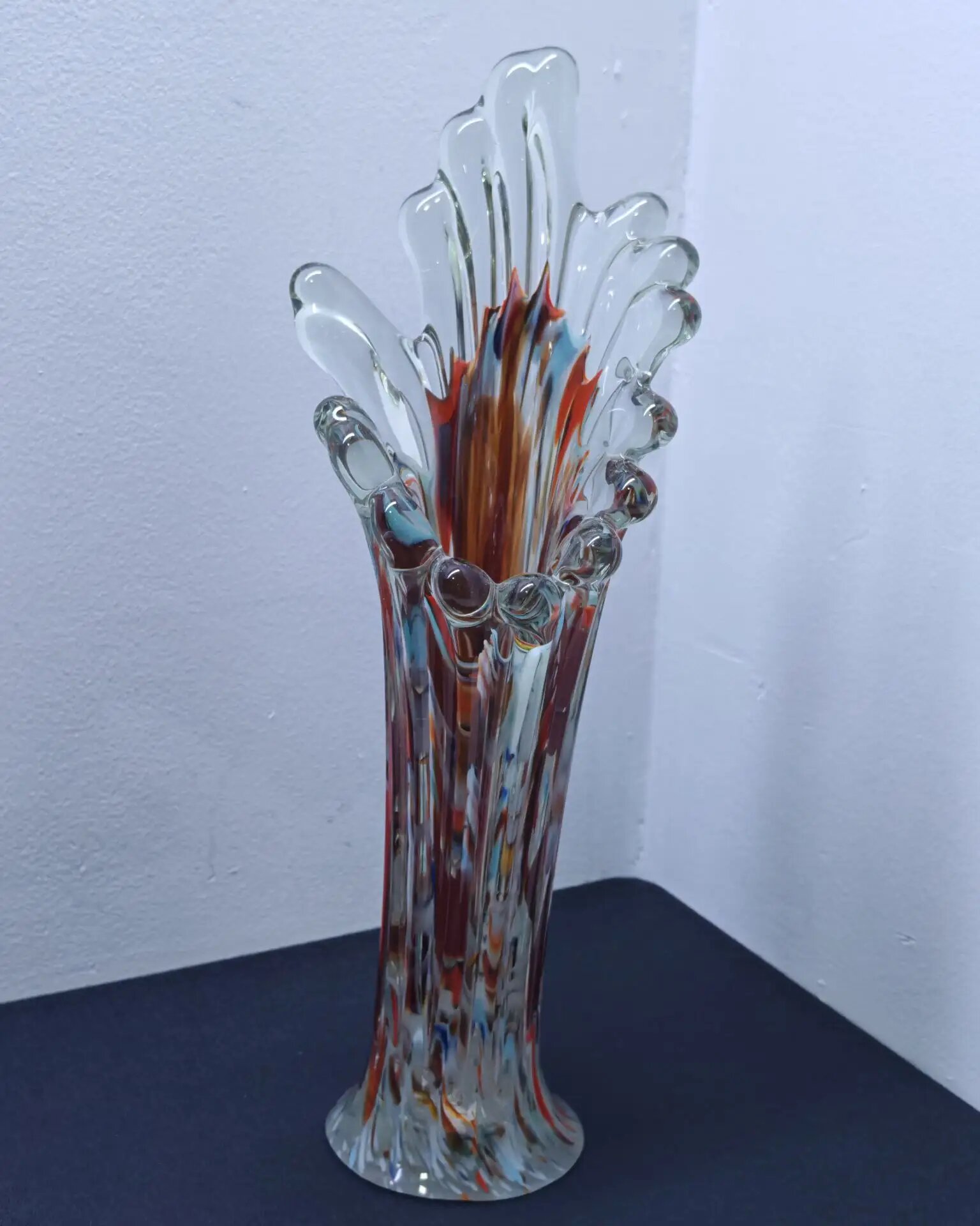 Ваза "Медуза - Корал", цветное стекло, гутная техника, СССР, 1970-1990 гг. Скол у основания!