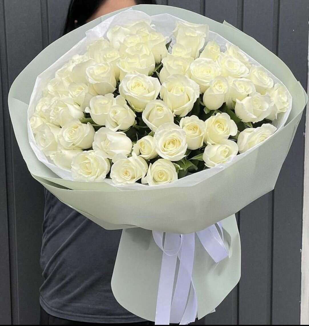 Букет из белых роз 51 шт