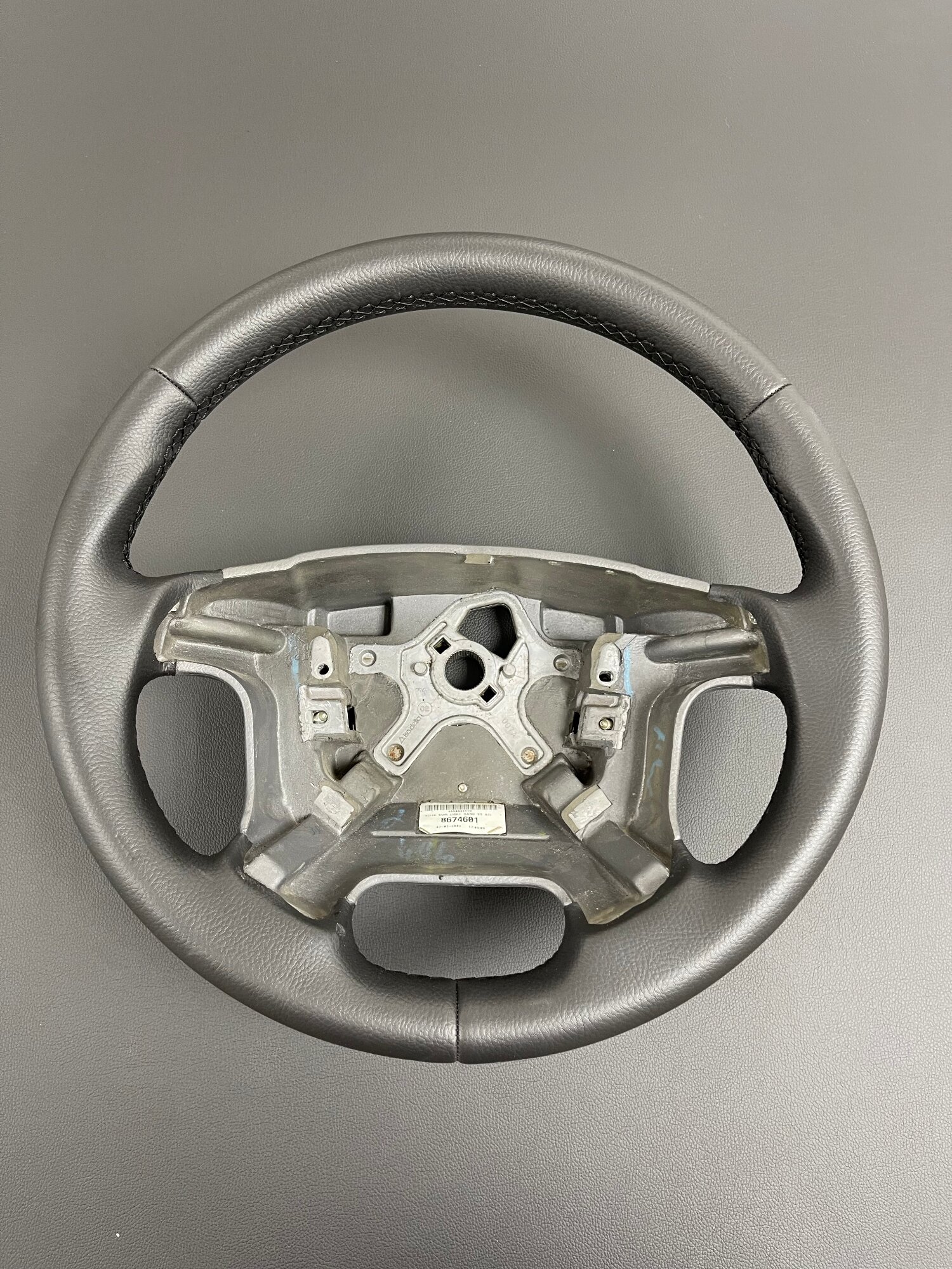 Руль Volvo XC70 Б/У после перетяжки.