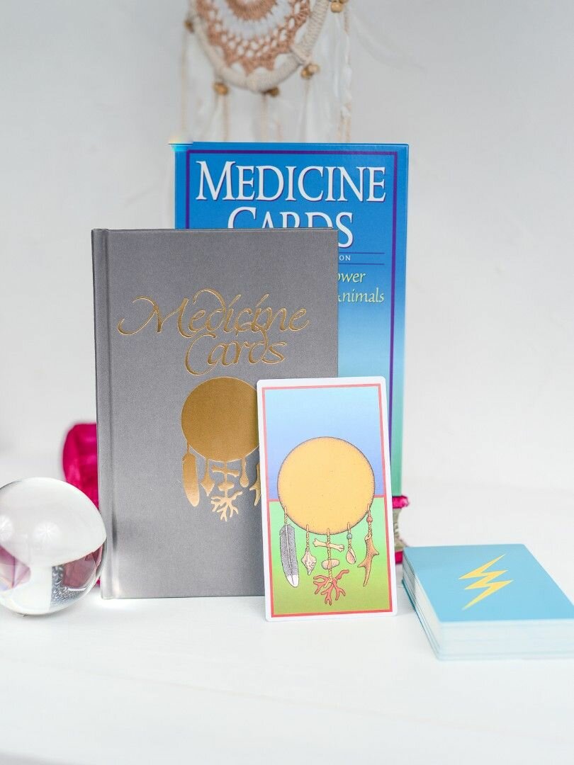 Набор гадальных карт MEDICINE CARDS U.S. Games Systems, картон, 52 карты, 1 книга — фото 1