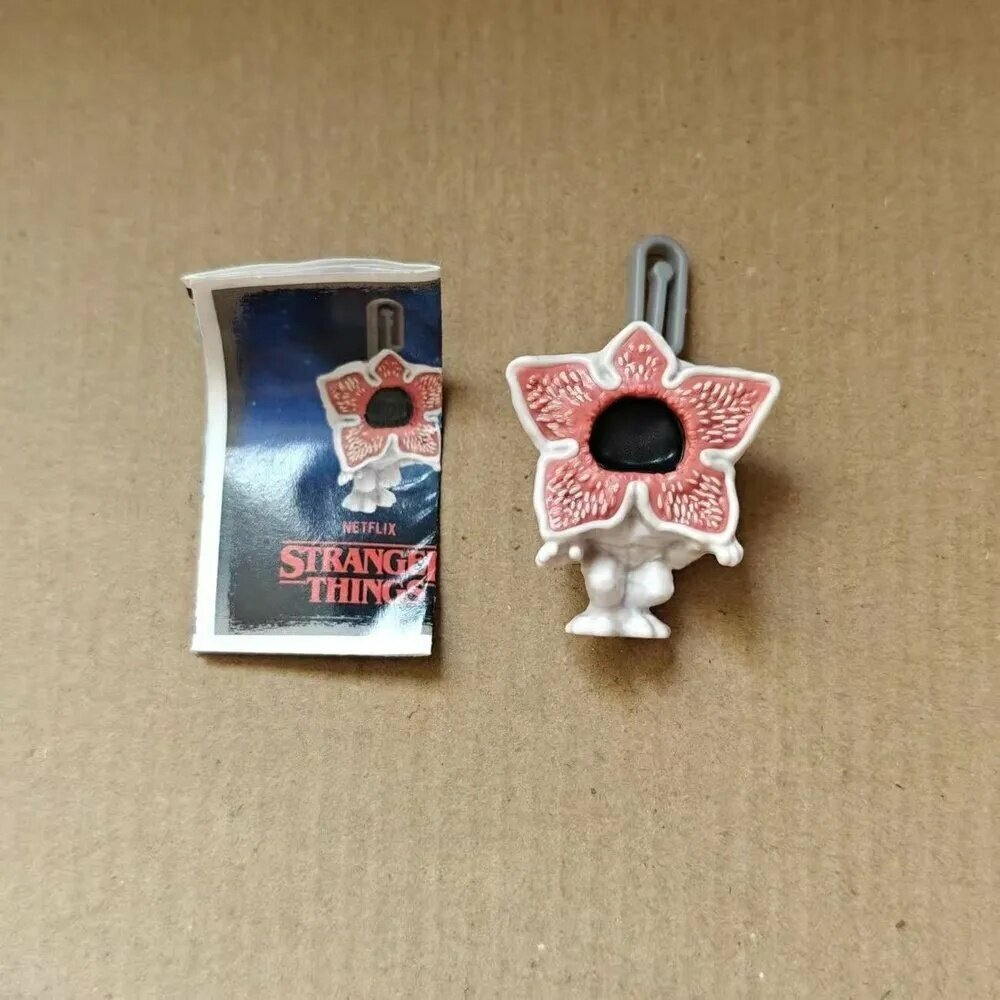 Фигурок Kinder Joy из Очень странные дела