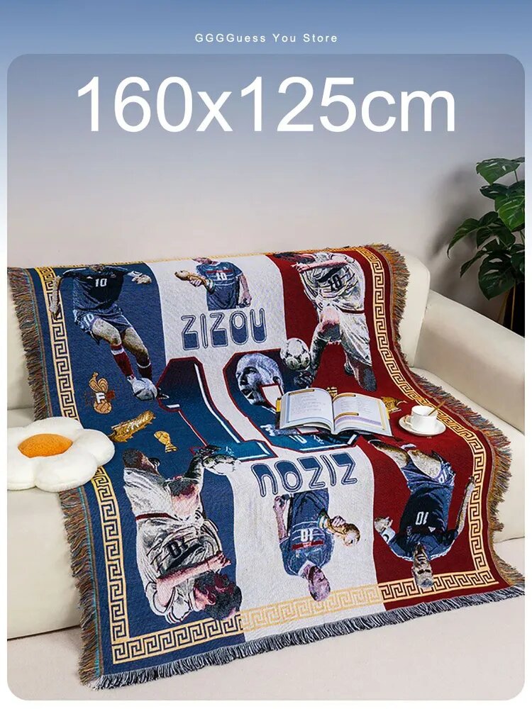 Плед жаккардовый, Софт, 160x125 см, с бахромой, для дивана или кровати, с изображением футболистов