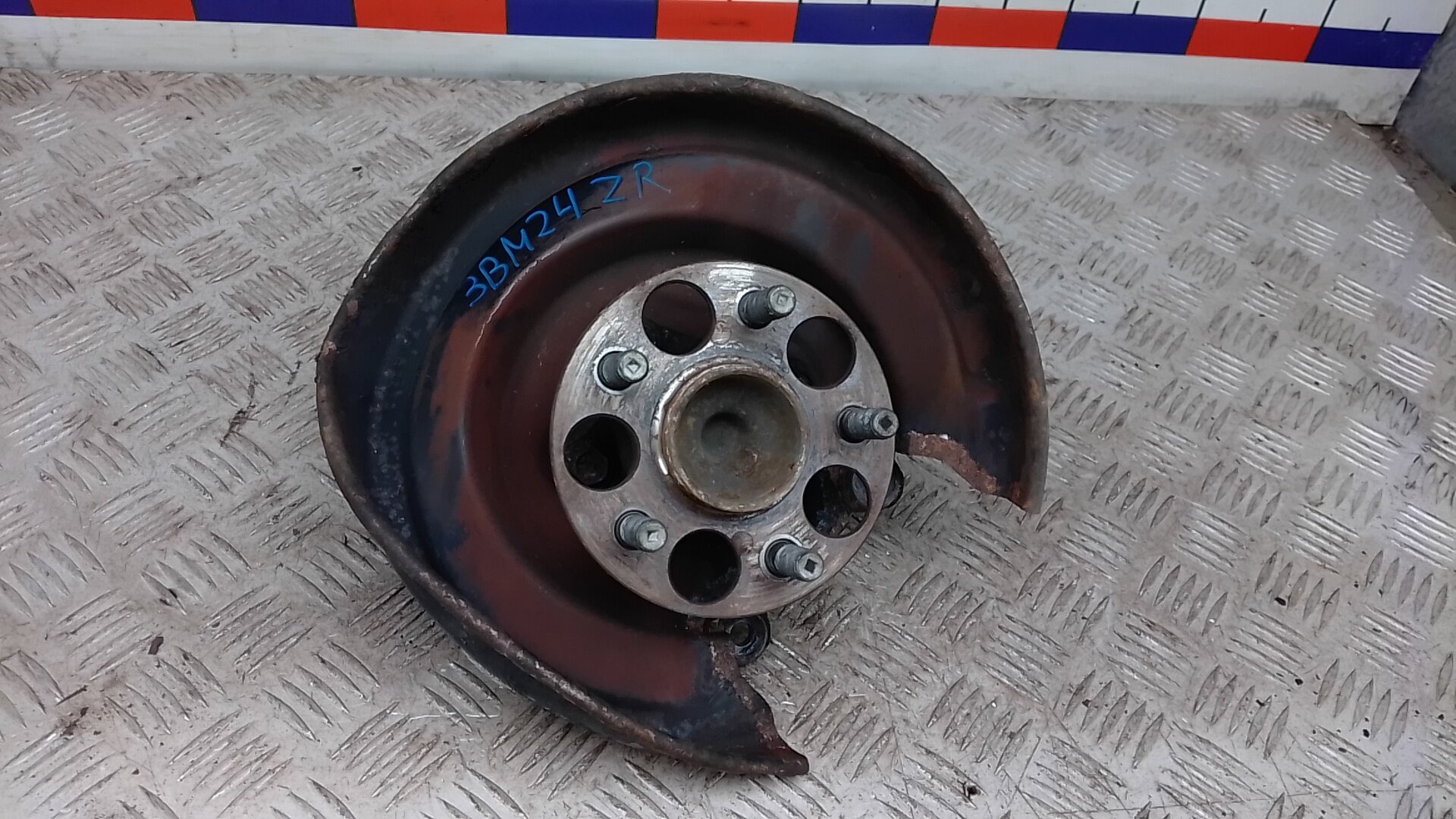 Ступица задняя правая TOYOTA PRIUS XW30, Номер 4245047040