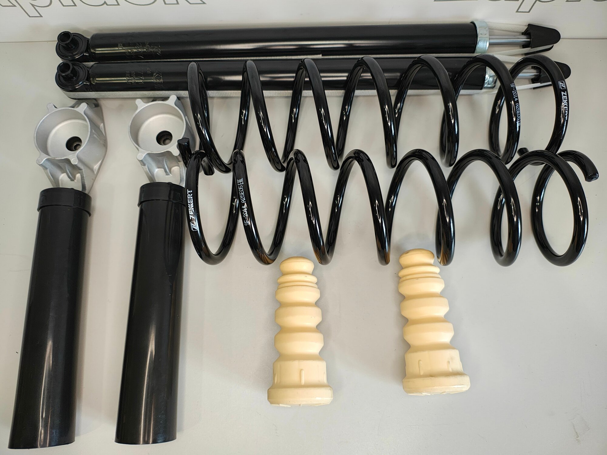 Амортизаторы задние мазда 3 MAZDA 3 полный комплект с пружинами подшипниками опорами и пыльниками Германия. Р