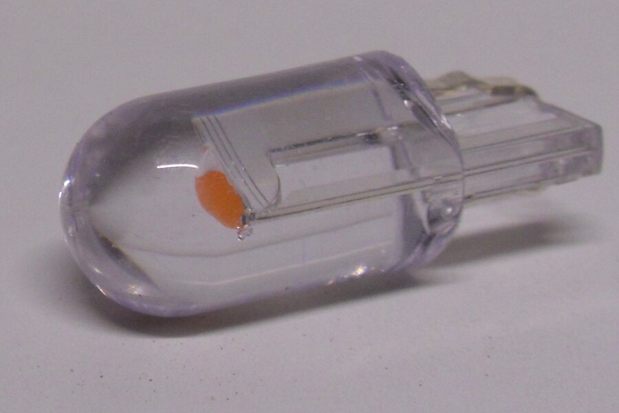 Лампа светодиодная 12V T10 бесцок. 1 диод COB розовая с линзо