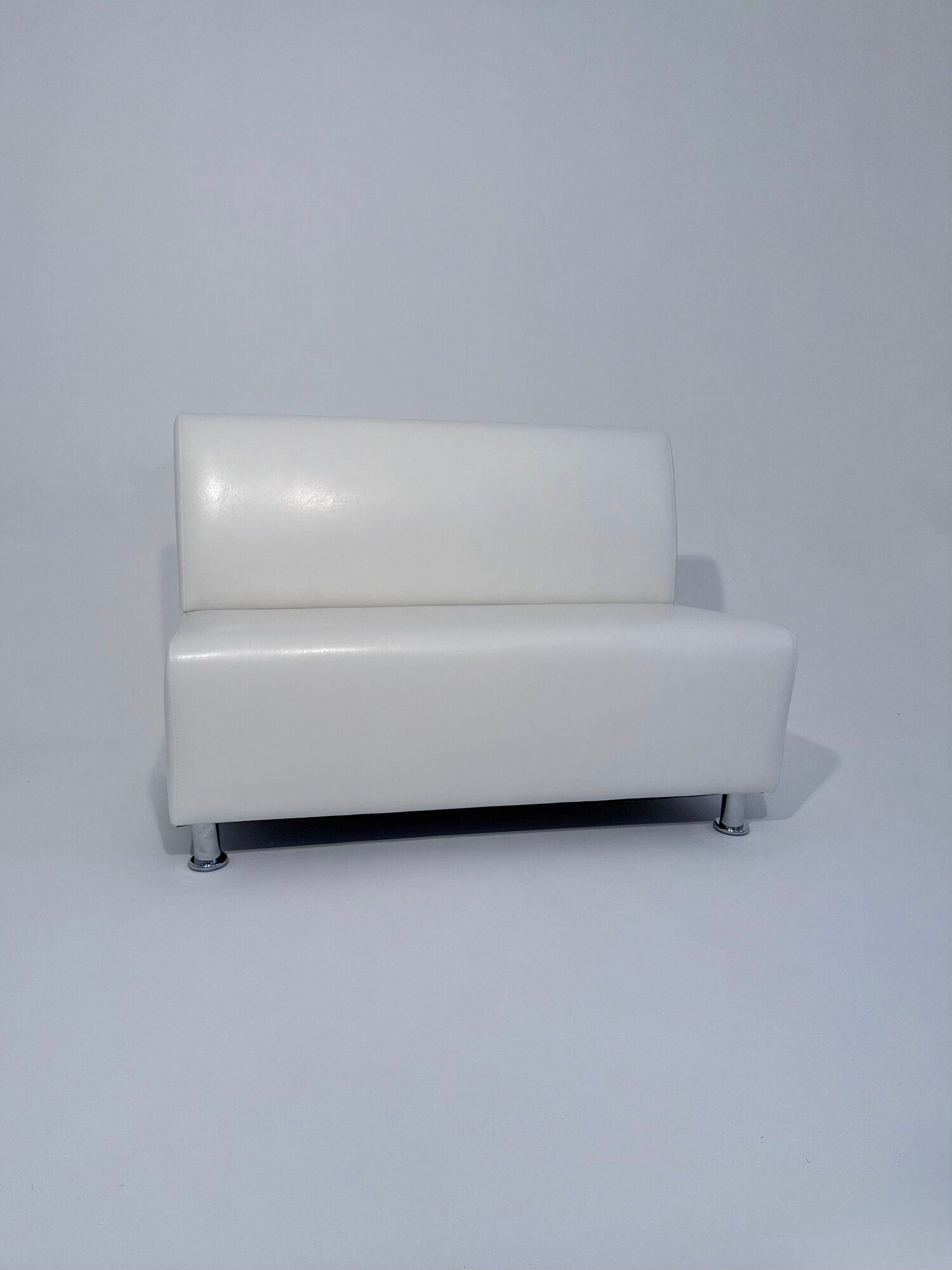 Диван офисный Вегас, механизм Нераскладной, 110х67х77 см, белый глянцевый