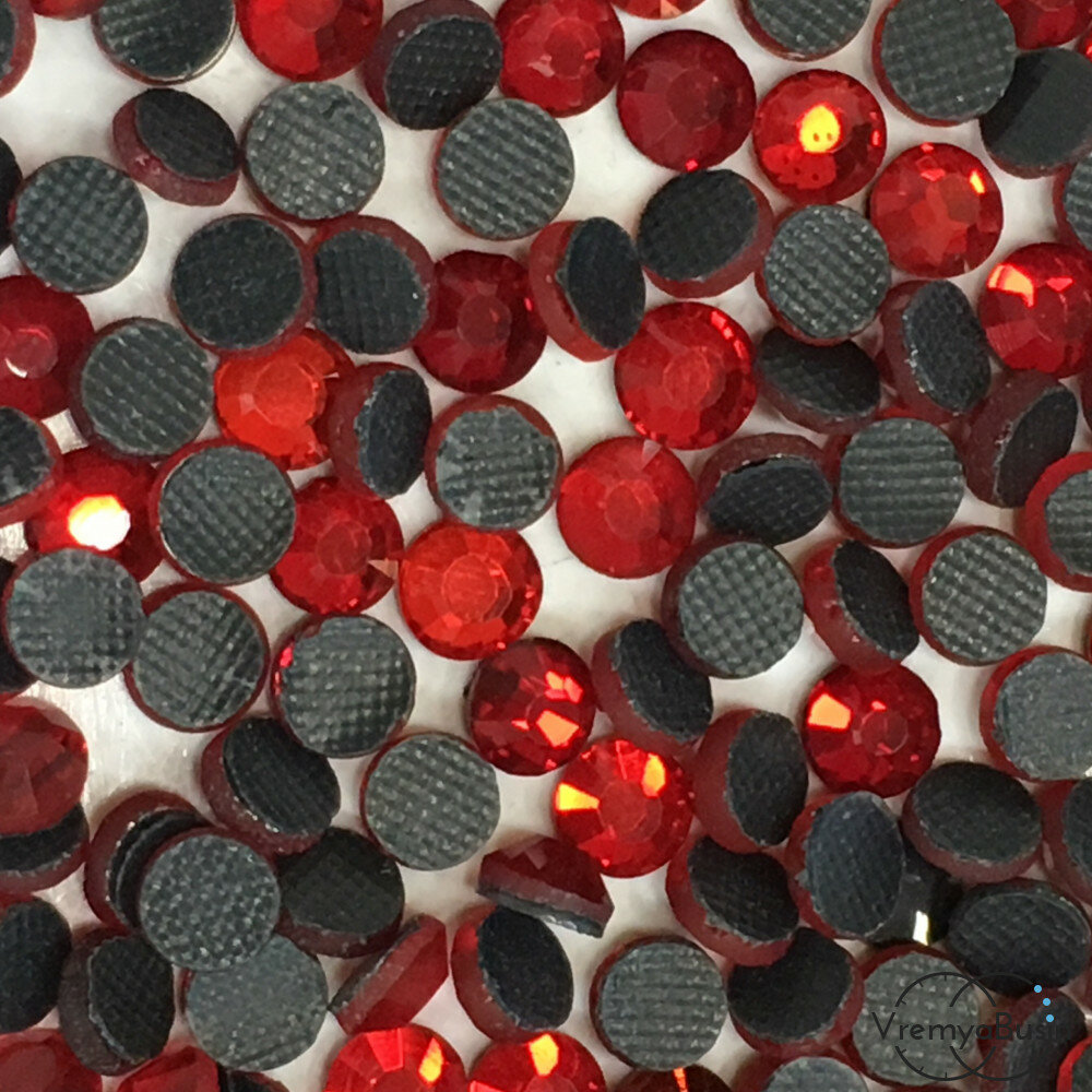 Термоклеевые стразы Swarovski SS 16 Light Siam, плоские, с клеем, 20 шт