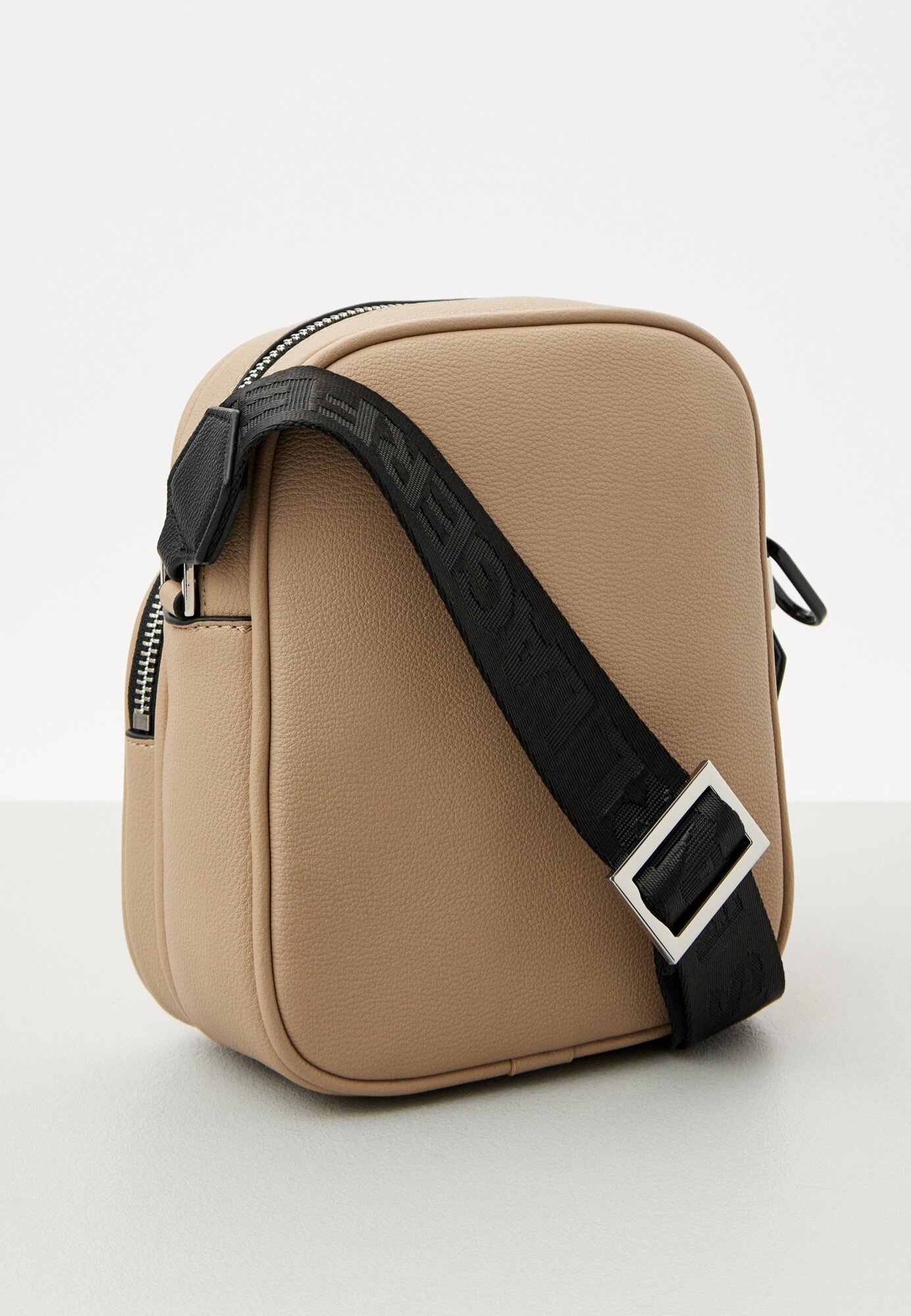 Сумка мессенджер KARL LAGERFELD JEANS KLJ BOX LOGO REPORTER BAG, фактура зернистая, бежевый — фото 1
