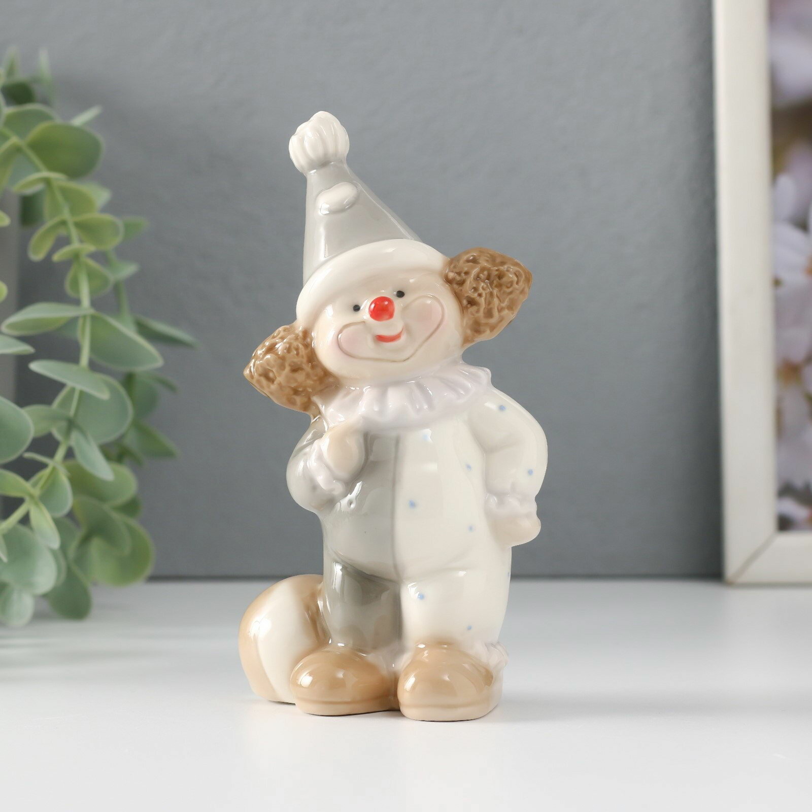 Фигурка керамика "Маленький клоун в колпаке, с мячом", 6x4x12 см