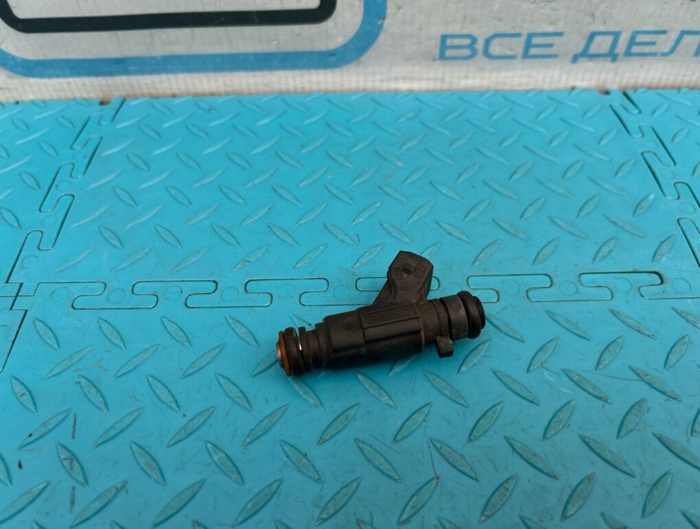 Форсунка топливная Volkswagen Touareg 2006 7LA AXQ 4.2 OEM 077133551M