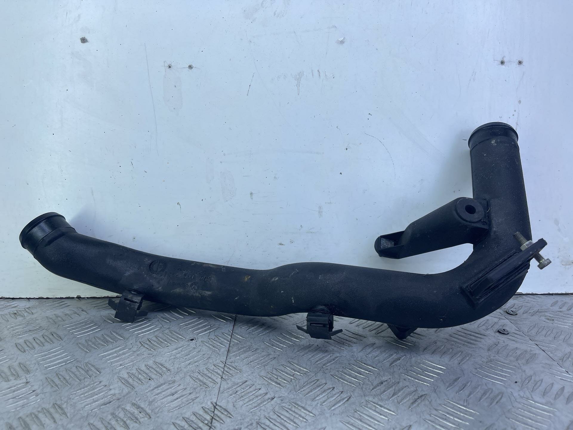 Патрубок интеркулера Volkswagen Passat B5 1999 8D0145840L