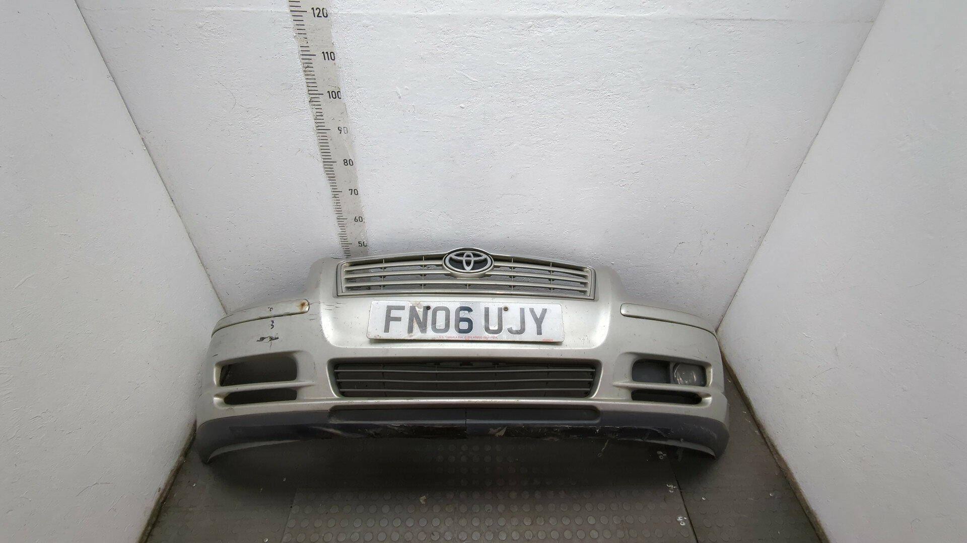 Бампер передний Toyota Avensis 2 Б/У