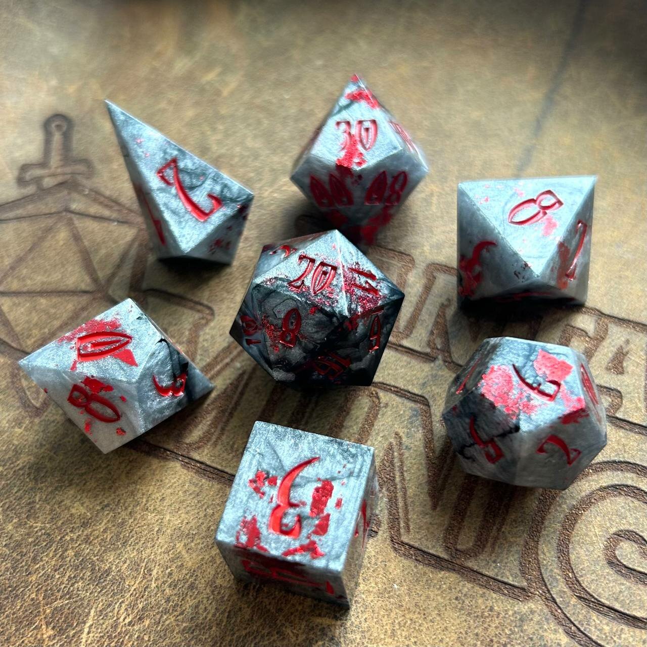 Дайсы ручной работы (игральные кости, кубики) для Dungeons and Dragons, Pathfinder RPG (набор 7шт) Blood Stone