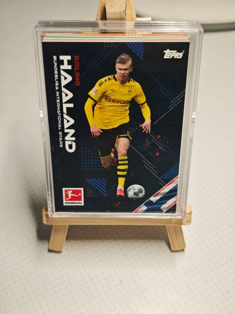 Коллекционные футбольные карточки Topps