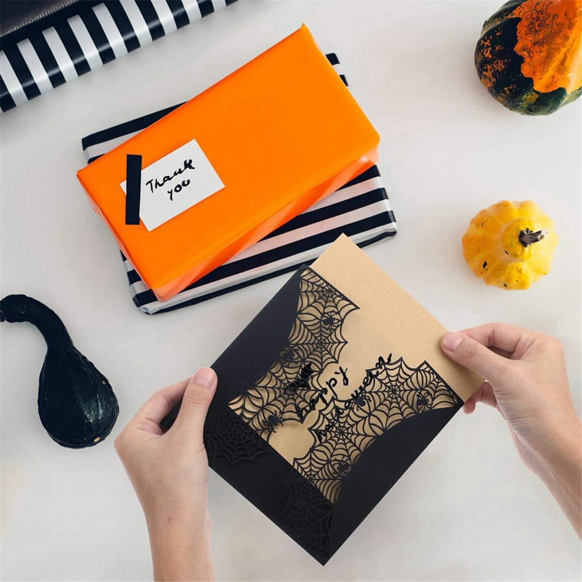 Asblyjos-10 шт. пригласительных открыток на Хэллоуин с ужастиками, дизайном паутины и бантами (черные)