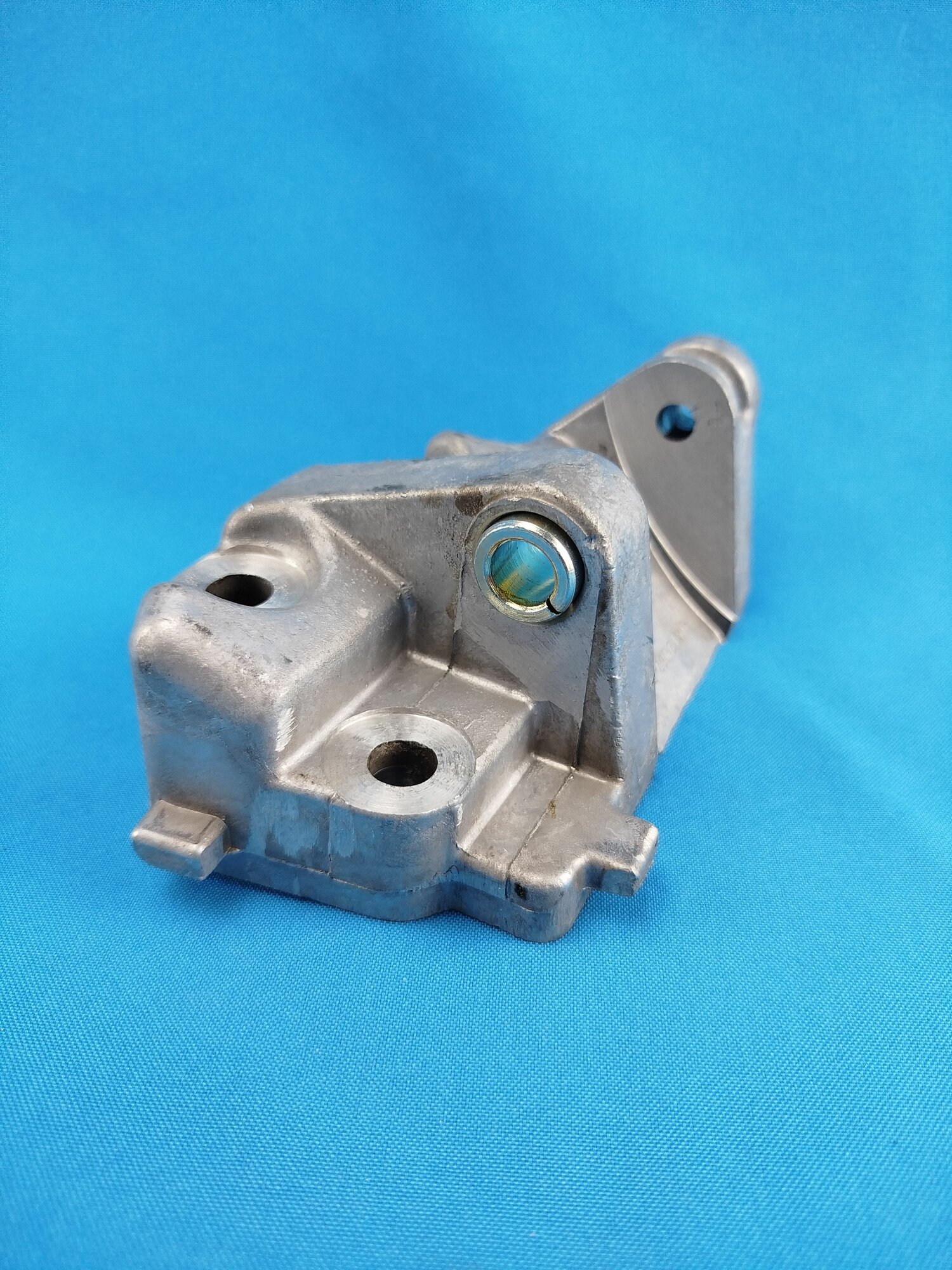 Кронштейн крепления генератора "ВАЗ" для автомобилей ВАЗ 2108-15 нижний в сборе (3701650-00) (21082-3701650)