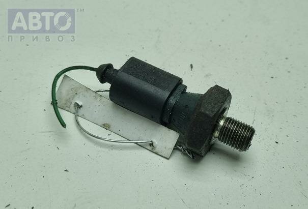 Датчик давления масла Volkswagen Golf-4