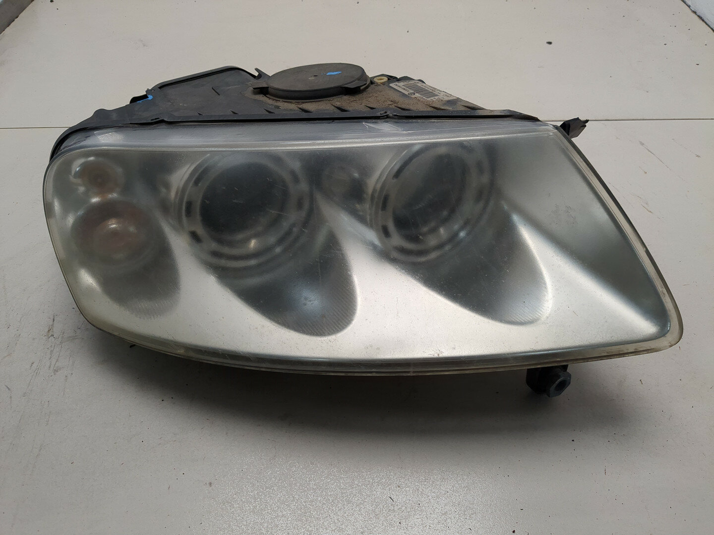 Фара (передняя) правая Volkswagen Touareg Б/У