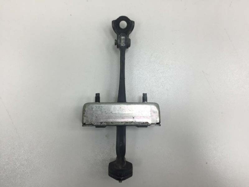 Ограничитель двери Toyota Avensis T270 2008-2011