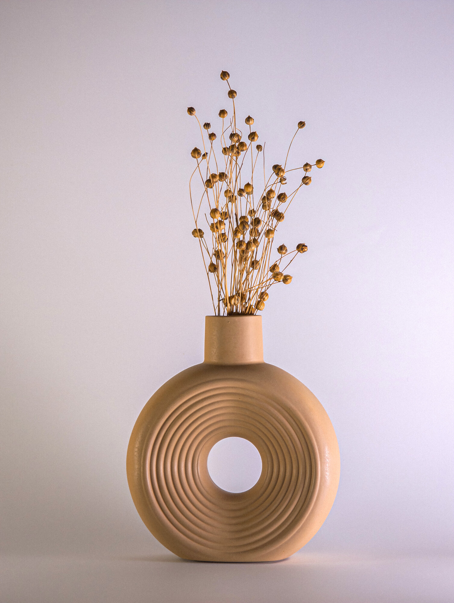 Ваза "круг" из гипса для декора дома бежевая