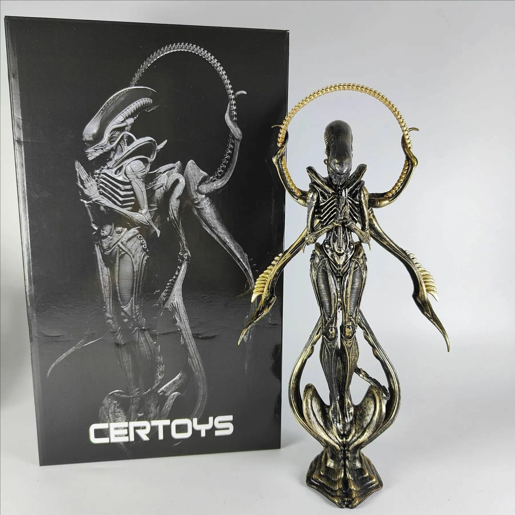 Большая статуэтка Чужого - Alien (28см)