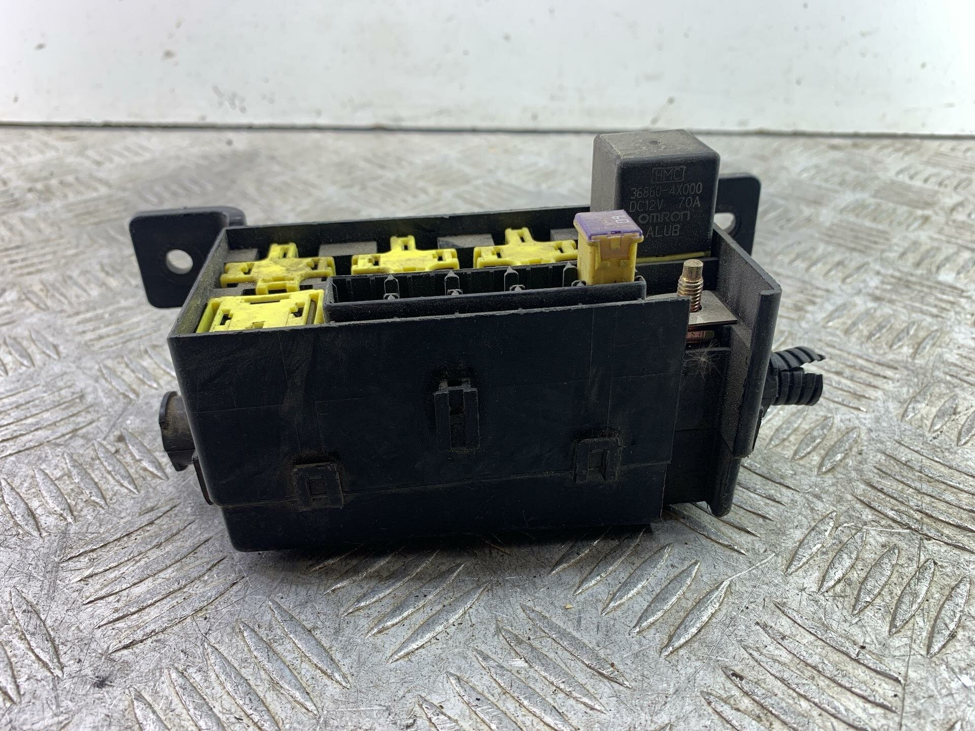 Блок реле Kia Sorento 2004 0K53A67BX1