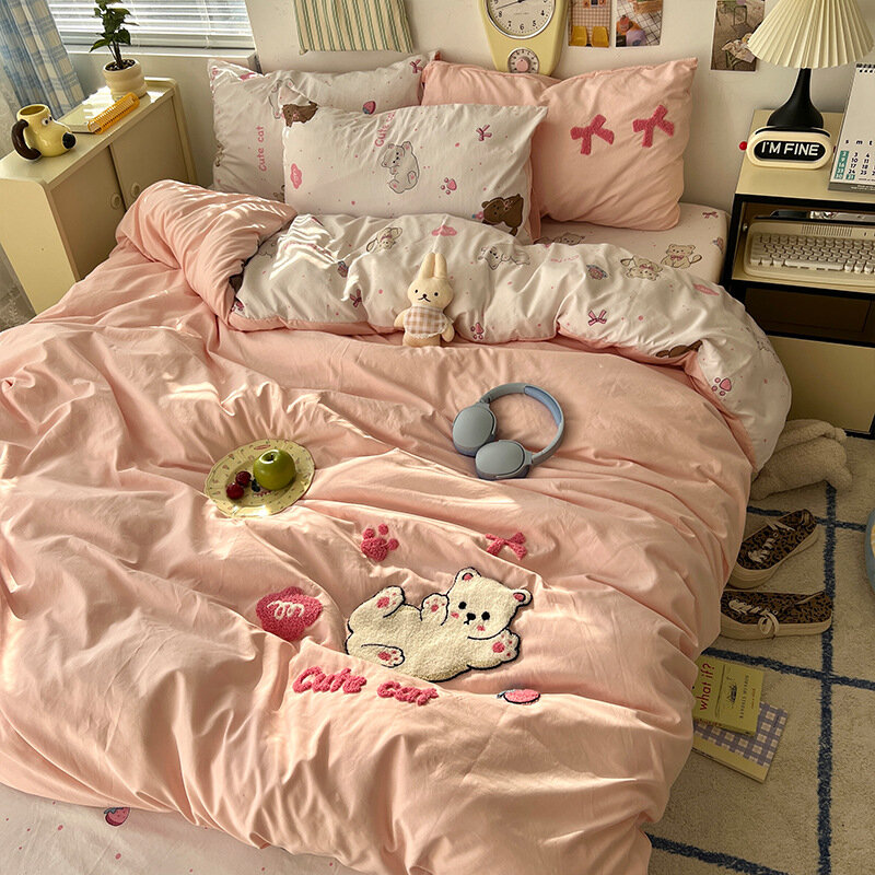 Комплект постельного белья из четырех предметов, вышитый на полотенце из хлопка класса А, новый стиль 2025 года, в горошек с рисунком из мультфильмов, простыня для учениц, пододеяльник, постельное белье,200*230cm