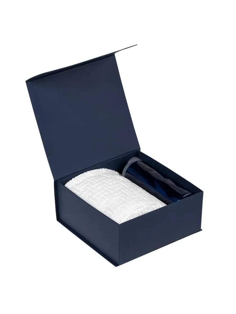 Стильная синяя коробка с магнитной крышкой