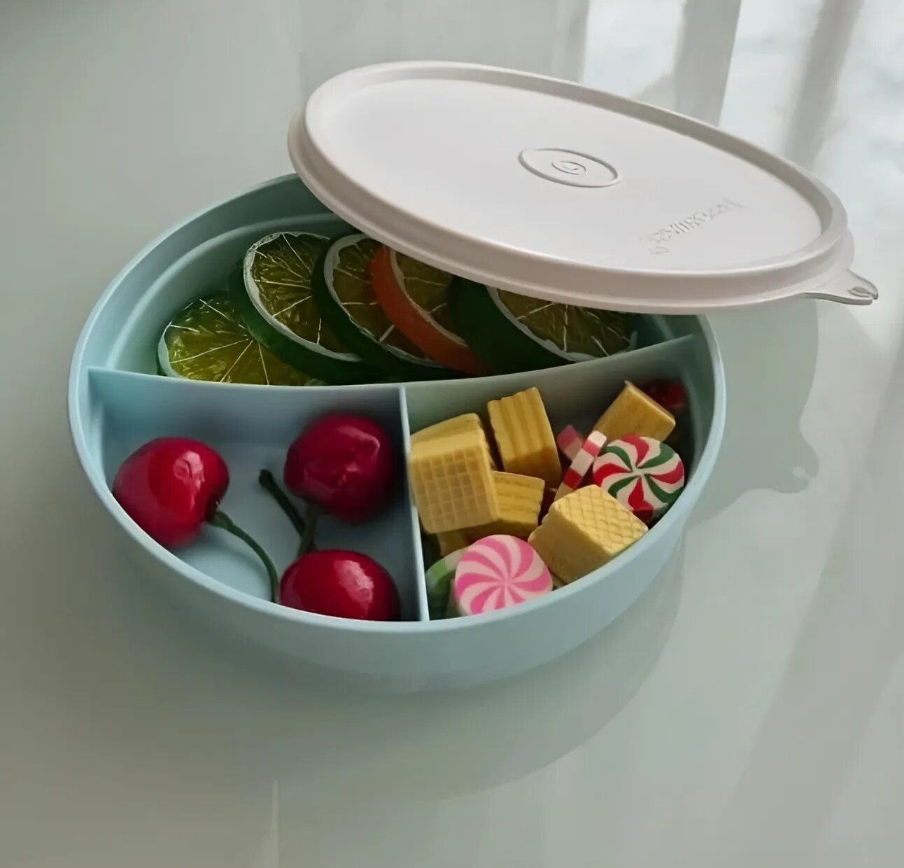 Контейнер с разделителем (310 мл) голубой Tupperware для малышей