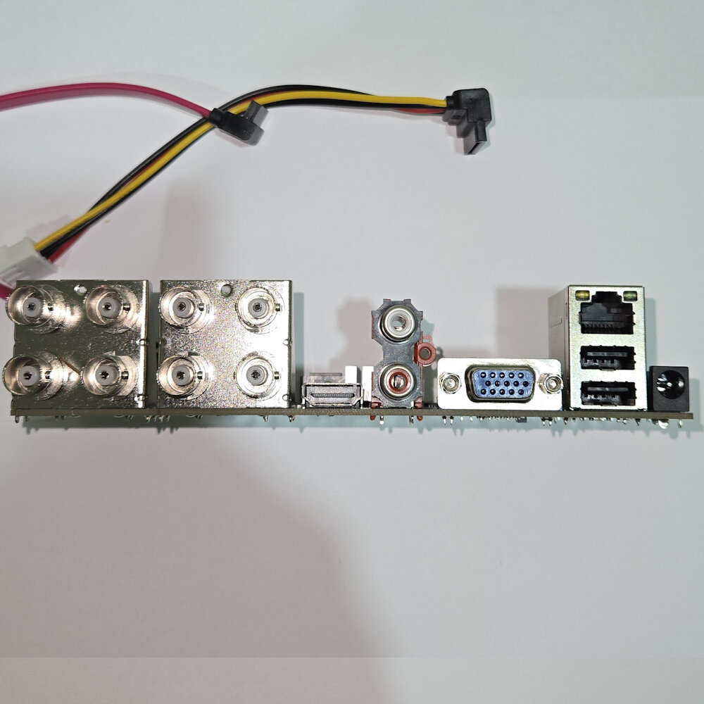 Плата видеонаблюдения гибридная 8 каналов для IP и AHD аналоговых камер до 2 мп REG032