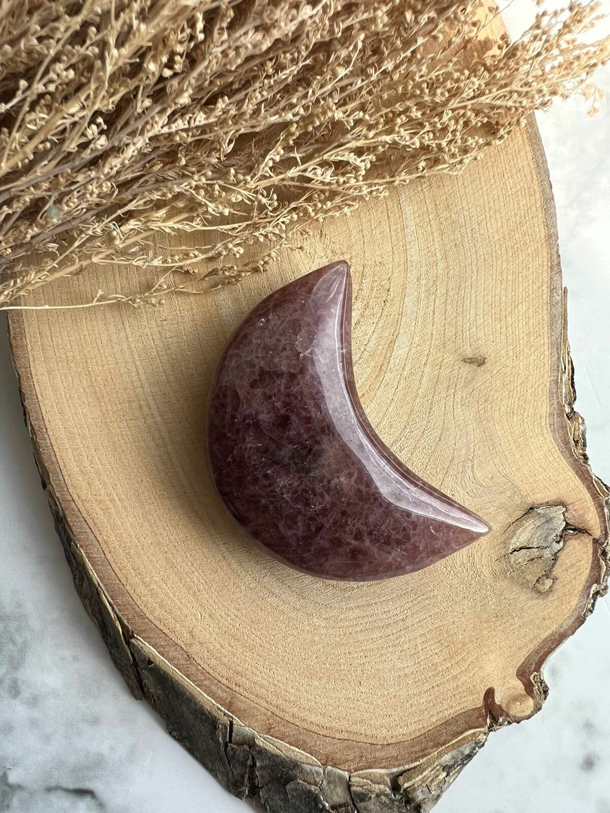 Полумесяц натуральный камень авантюрин малиновый, Размер: 50х15мм.