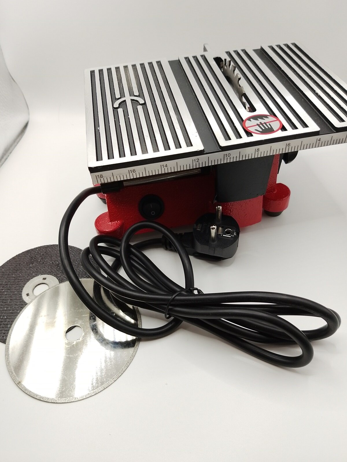 Мини циркулярная настольная пила ( для моделистов) 10031