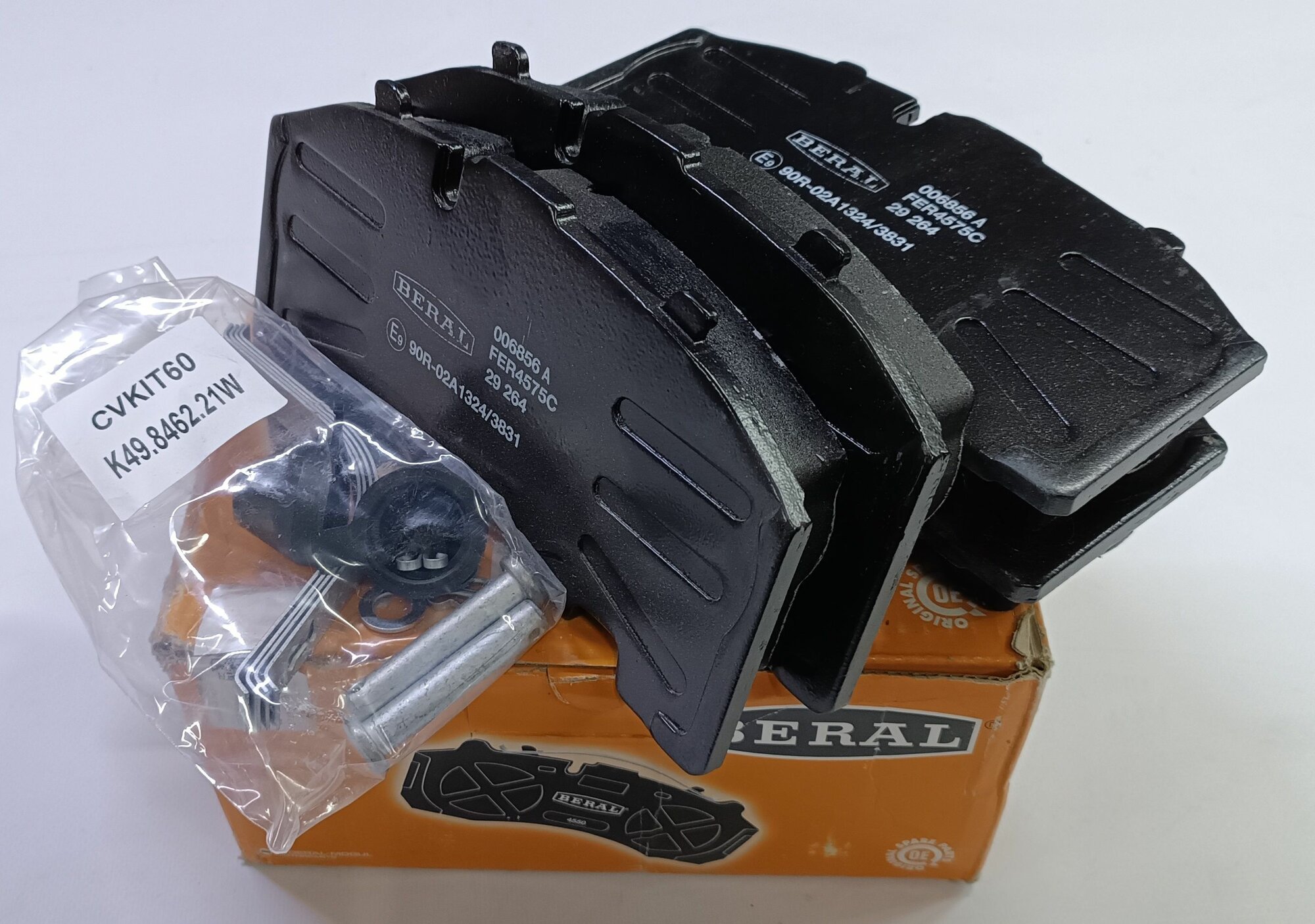 Тормозные колодки дисковые 210.8x108x30 с Ремкомплект BPW. KNORR SB4309T SK7 , арт. BCV29264TK BERAL