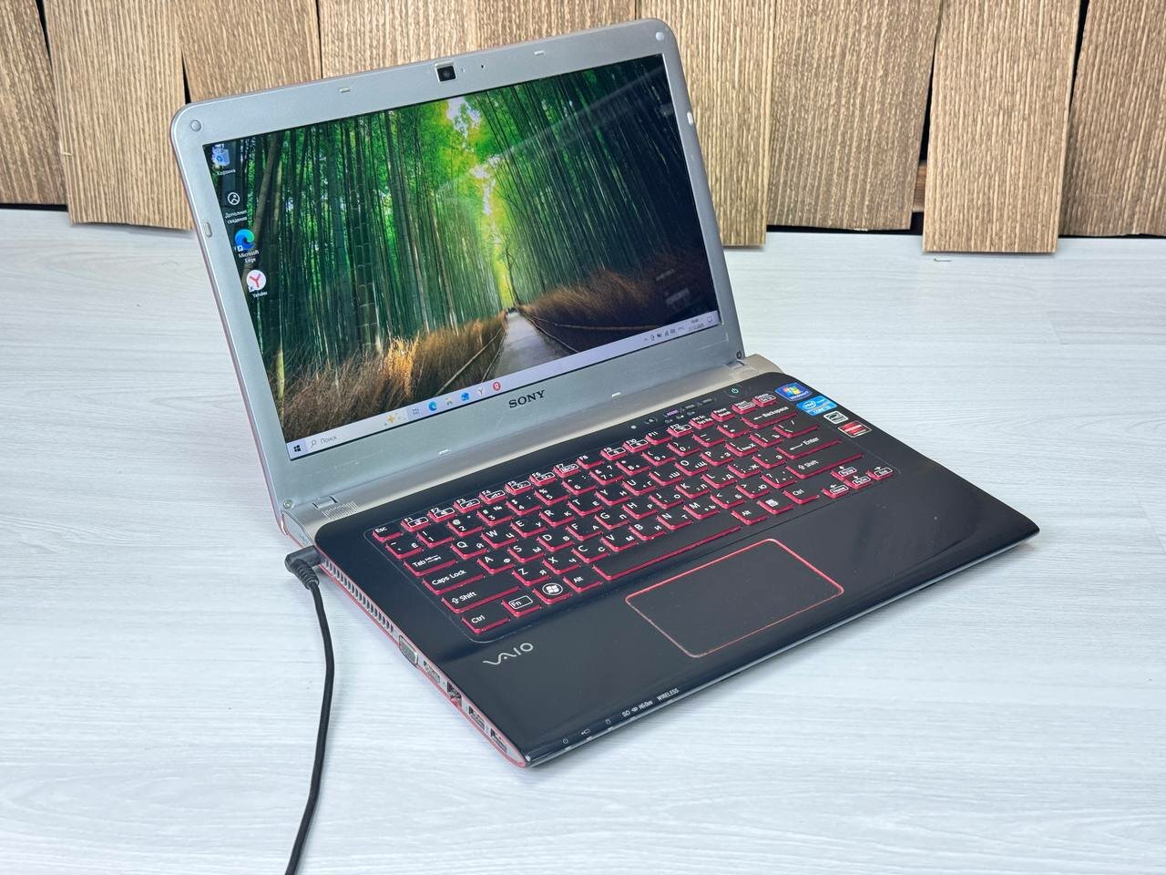 Ноутбук Sony VAIO SVE141E11V Core i3 3120M 2.5GHz/8G/SSD 240Gb/Radeon HD7650/DVDRWi/Win10 14,1", батарея 40мин